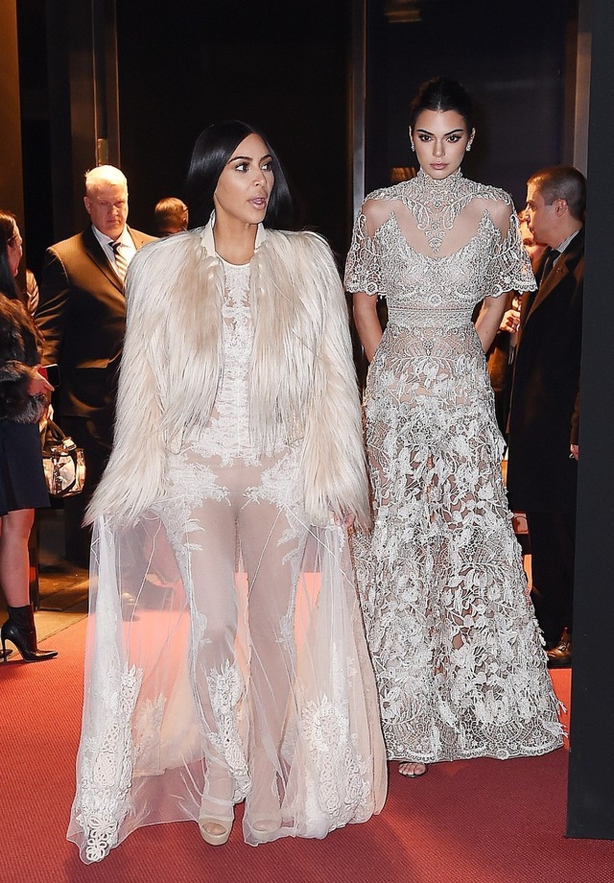 Kim Kardashian surge com vestido completamente transparente em Nova ...