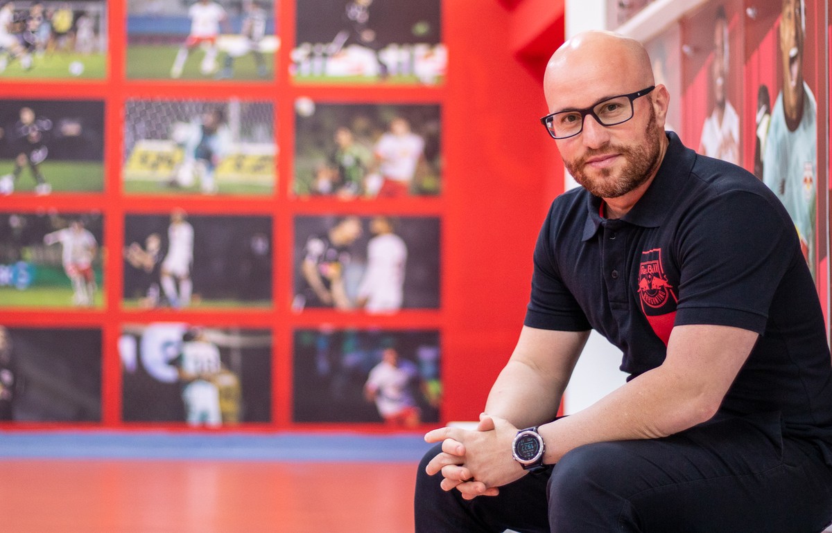 Entrevista: Scuro trata meio-campo e ataque como prioridades para ...