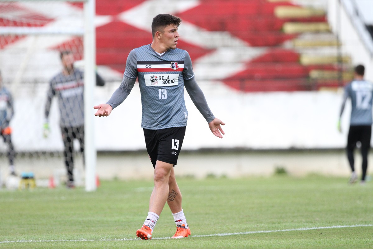 Sem Arthur, Roberto Fernandes tem quatro opções para armar meio do ...