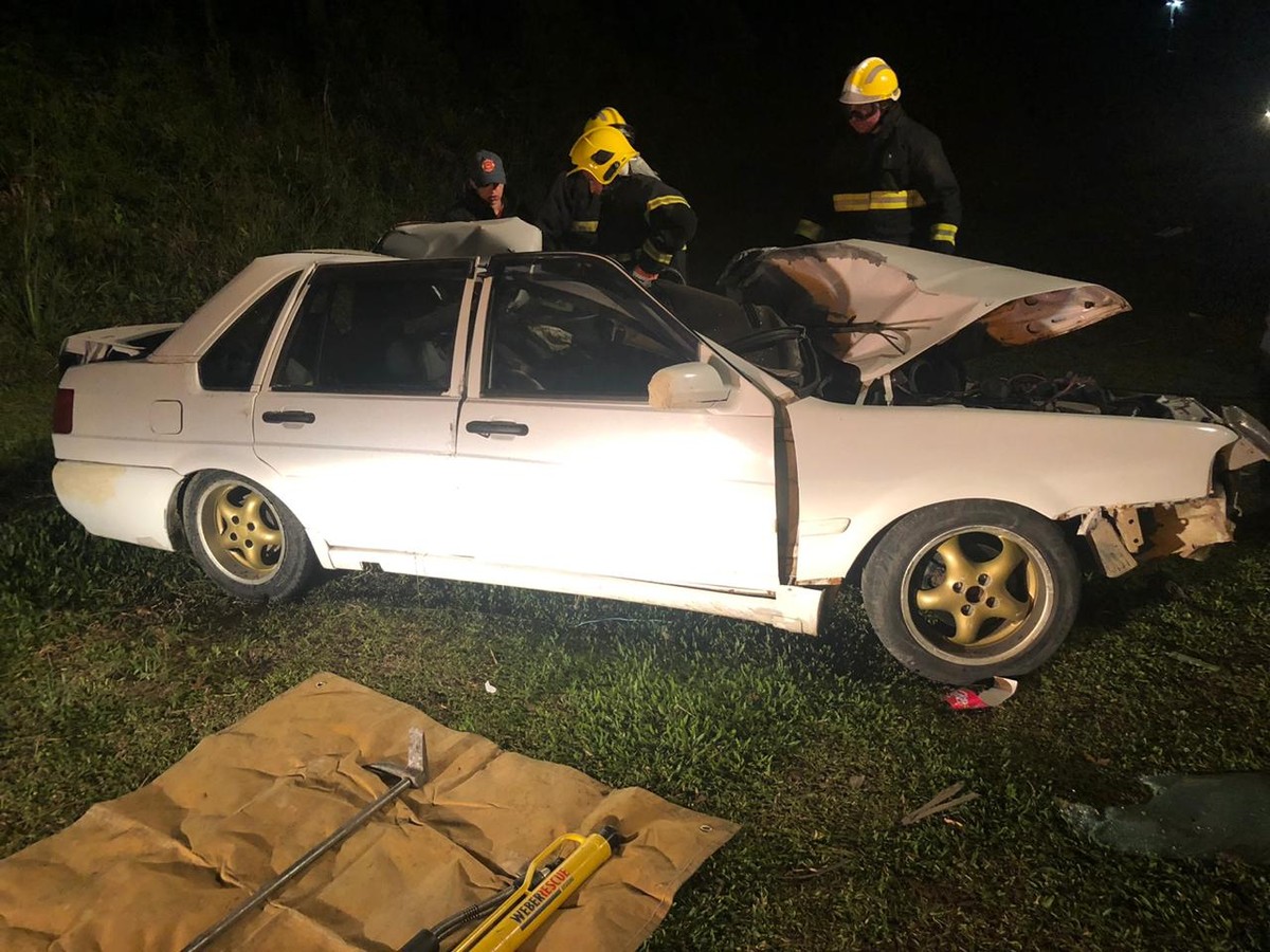 Acidente envolvendo carro e carreta deixa duas pessoas mortas em Otacílio Costa | Santa Catarina ...