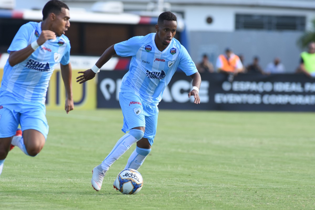 Anderson Oliveira conquista espaço e deve seguir como titular no ataque ...