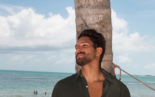 Felipe Pezzoni mostra estilo em editorial paradisíaco na Bahia - Quem ...