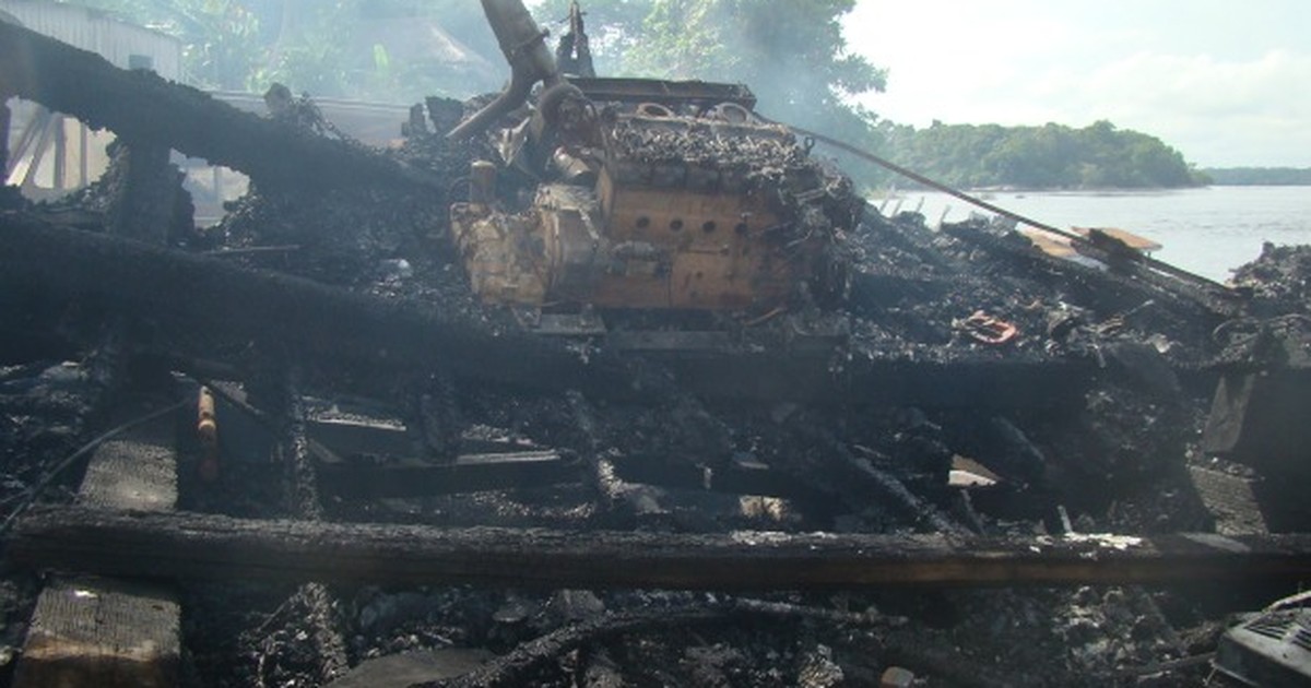 G1 - Incêndio destrói embarcação em São Gabriel da Cachoeira, no AM ...