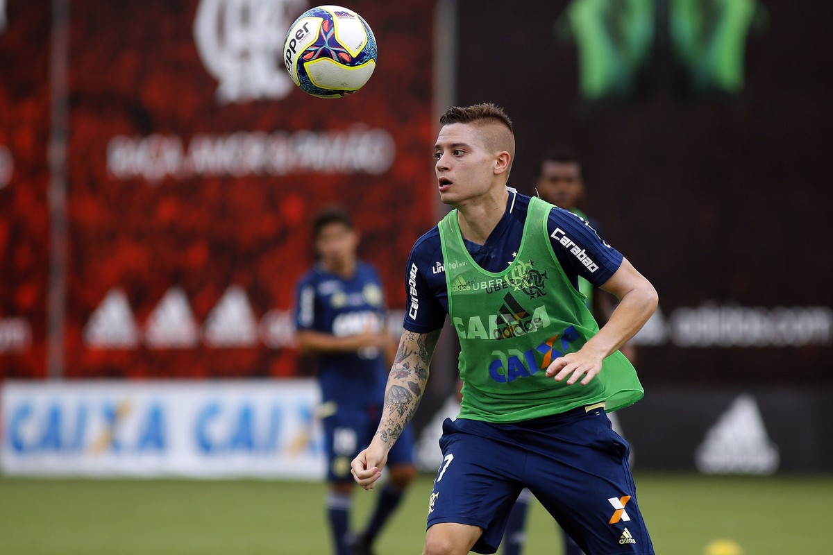 Revelado pelo Flamengo, Adryan faz exames para reforçar o Avaí | avaí | ge