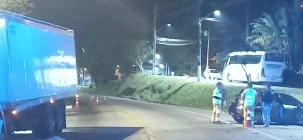 Motorista de carro morre ao bater de frente com caminhão na Rio-Santos, em Angra dos Reis | Sul ...