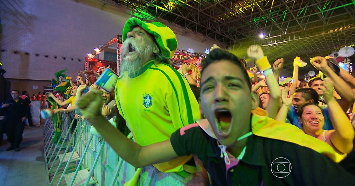 G1 - Milhares acompanham primeiro jogo da Copa no Fan Fest em BH ...