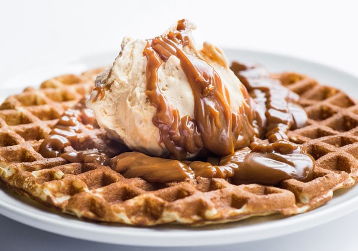 Waffle com doce de leite: Aprenda receita fácil e rápida dessa delícia ...