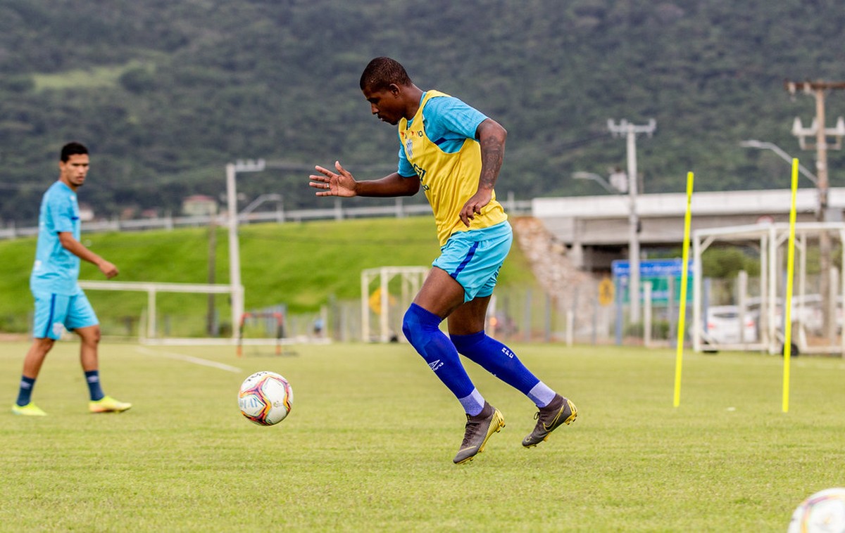 Matheus Lucas sofre lesão e desfalca Avaí nas próximas semanas | avaí | ge