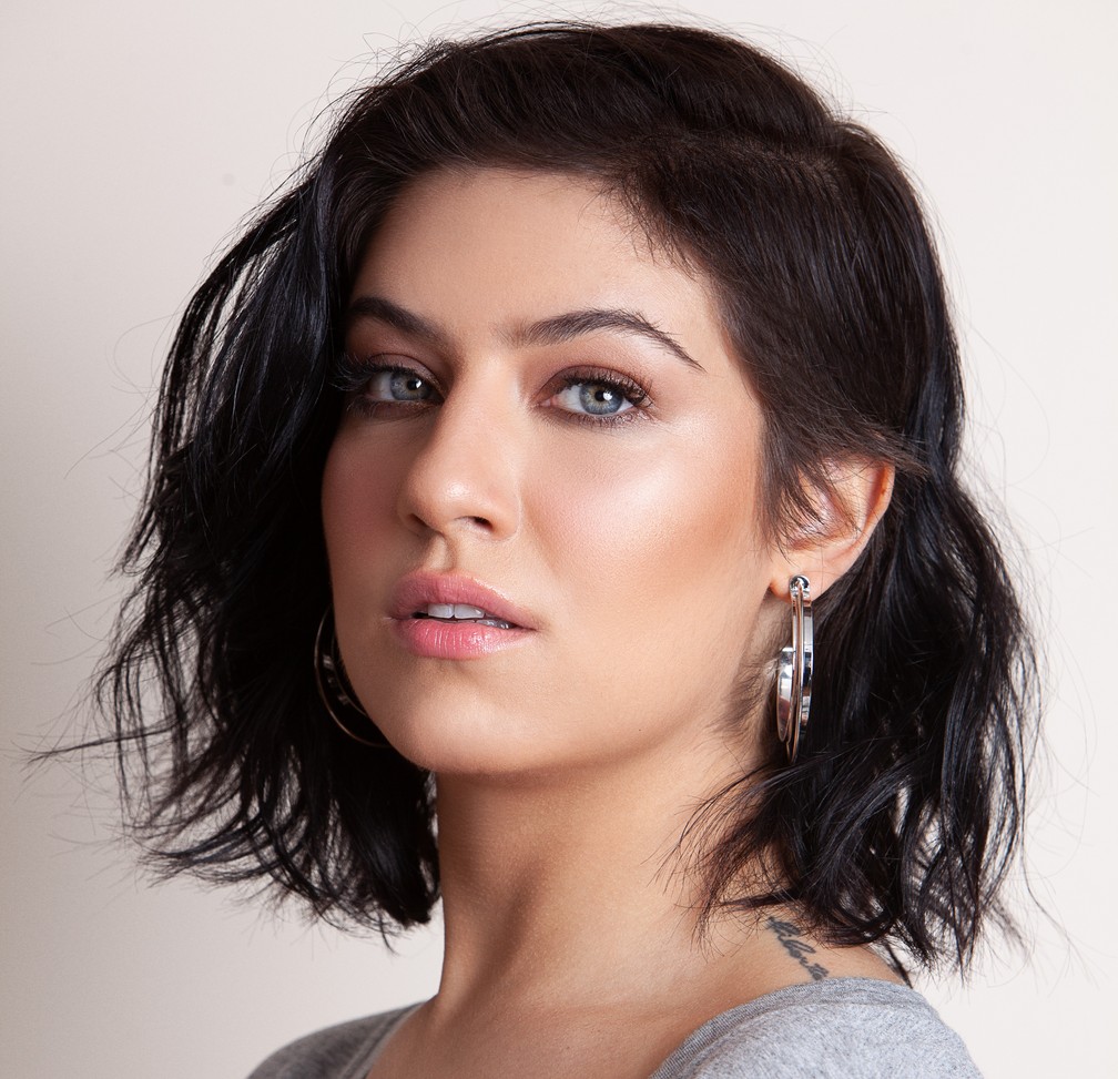 Clau, cantora empresariada por Anitta, conta como é tê-la como 'chefe ...