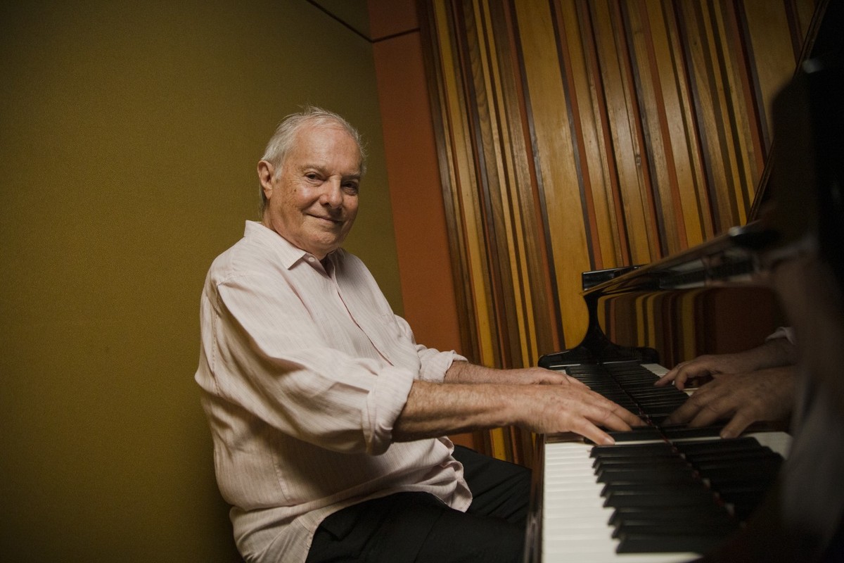 Francis Hime mostra em show algumas das 40 canções que criou na ...