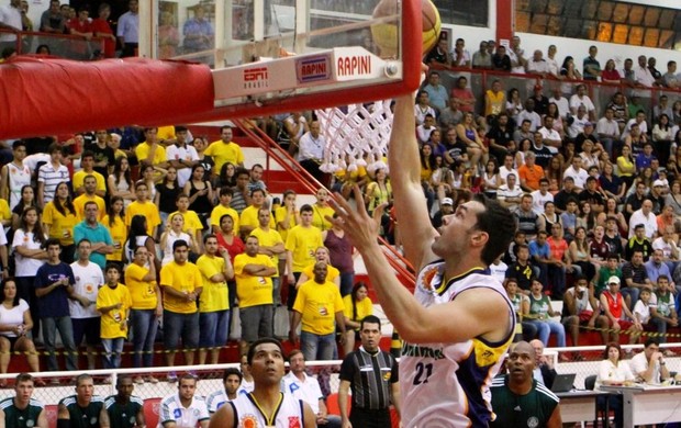 Esbanjando alegria, Murilo Becker comemora volta às decisões ...