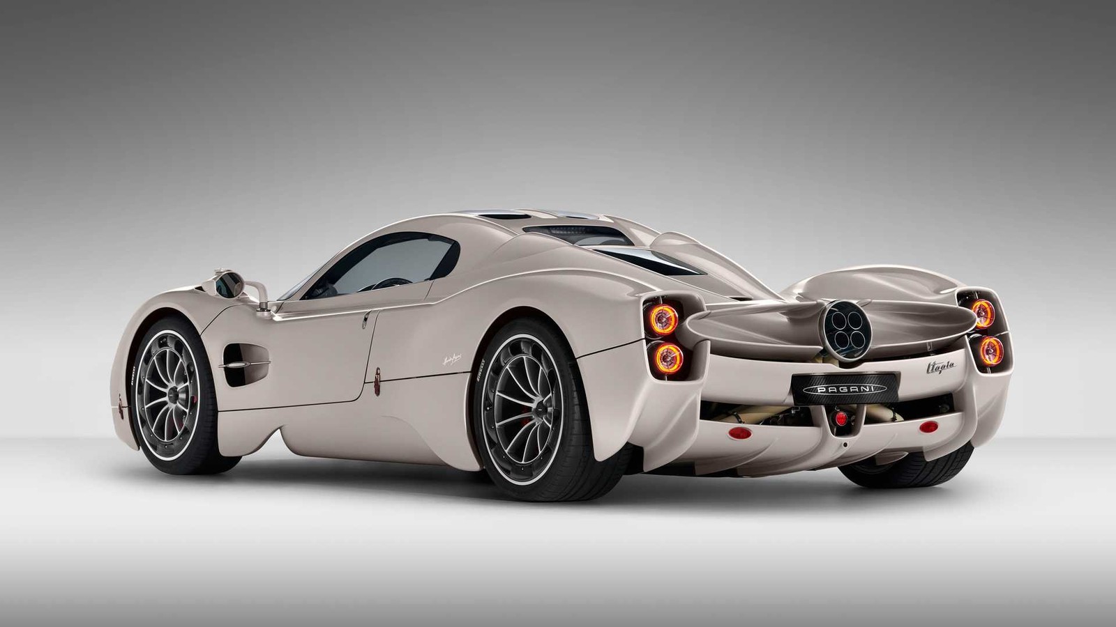 Novo Pagani Utopia tem 860 cv, câmbio manual e acelera como um carro de ...