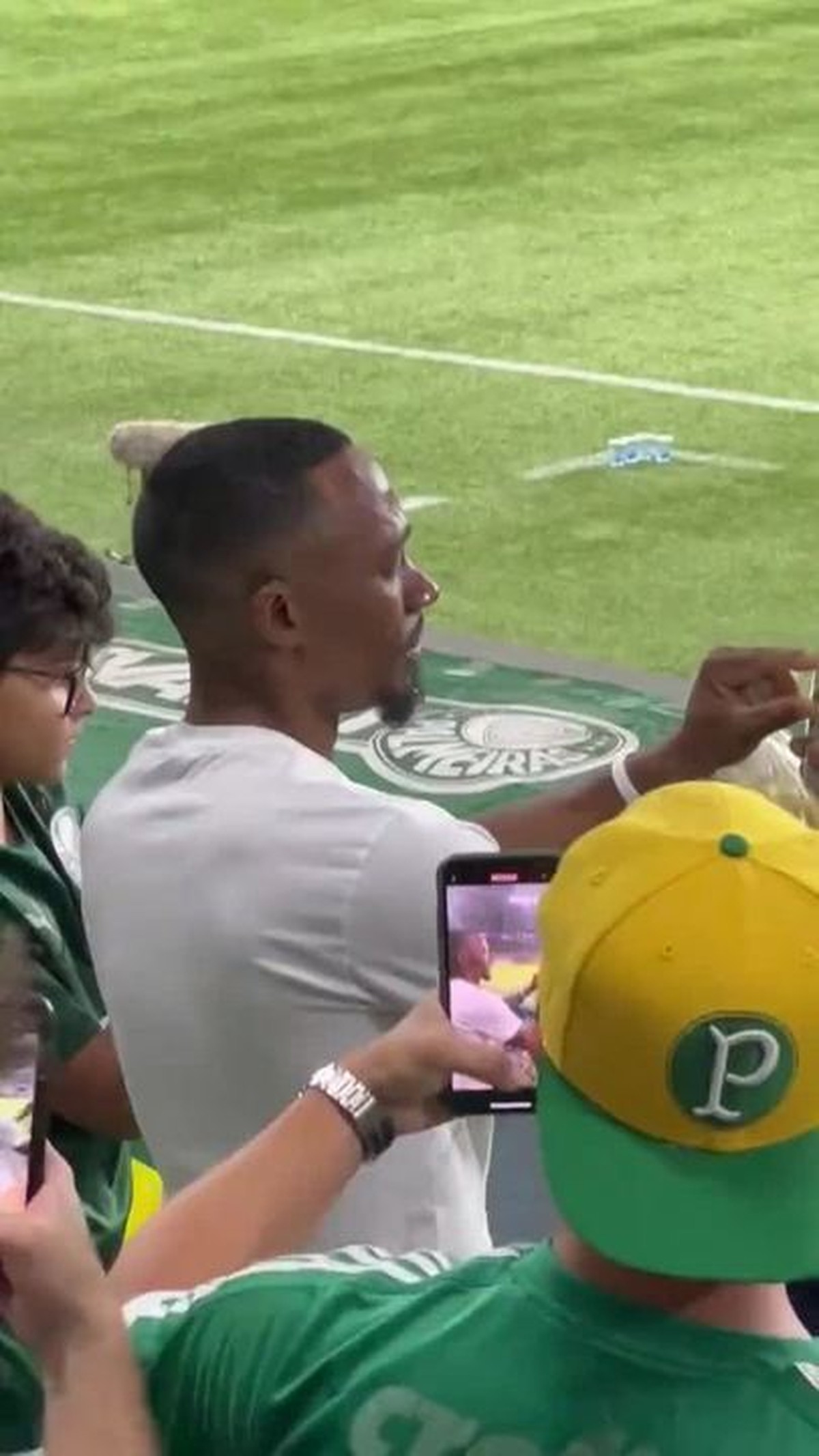 Pai de Endrick se emociona ao registrar estreia do filho pelo Palmeiras ...