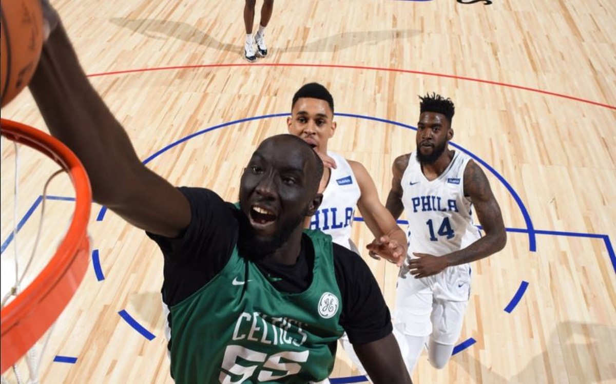 Com 2,31m, Tacko Fall enterra "sem pular" pelos Celtics, e internet vai ...