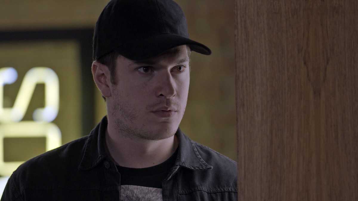 Reta final: Alex aparece no lançamento do livro de Júlia | Vem por aí ...