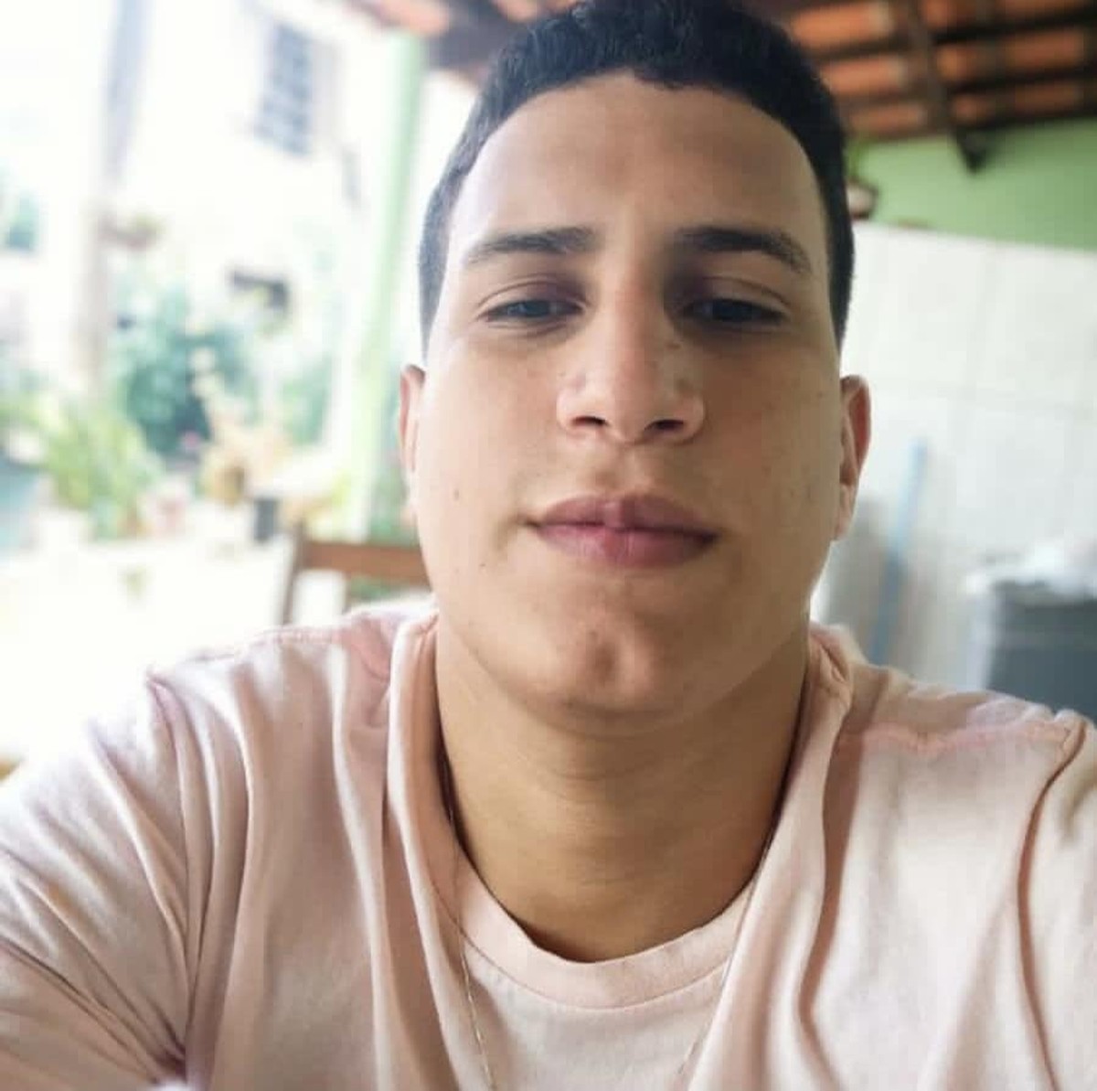 Passageiro ejetado de carro em batida com caminhão morre em Uberlândia ...