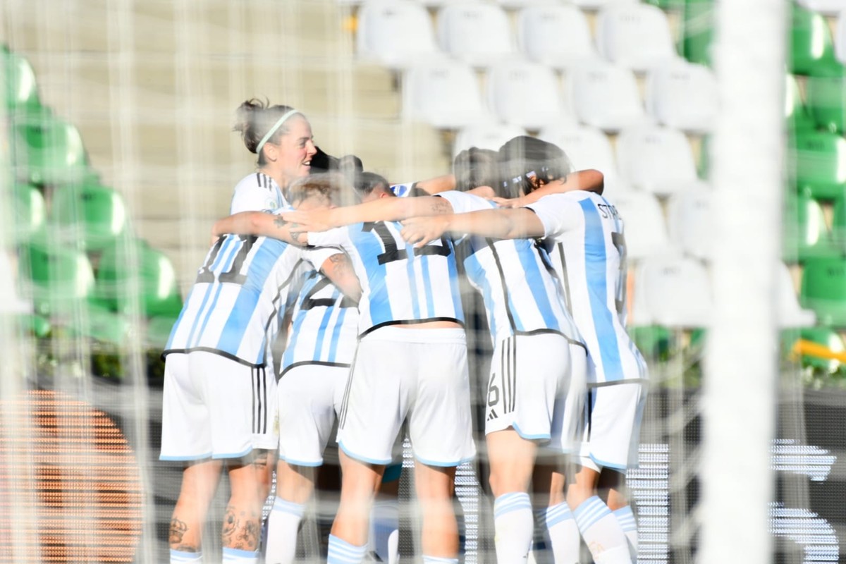 Copa América Feminina: Argentina goleia o Uruguai e encosta no Brasil ...