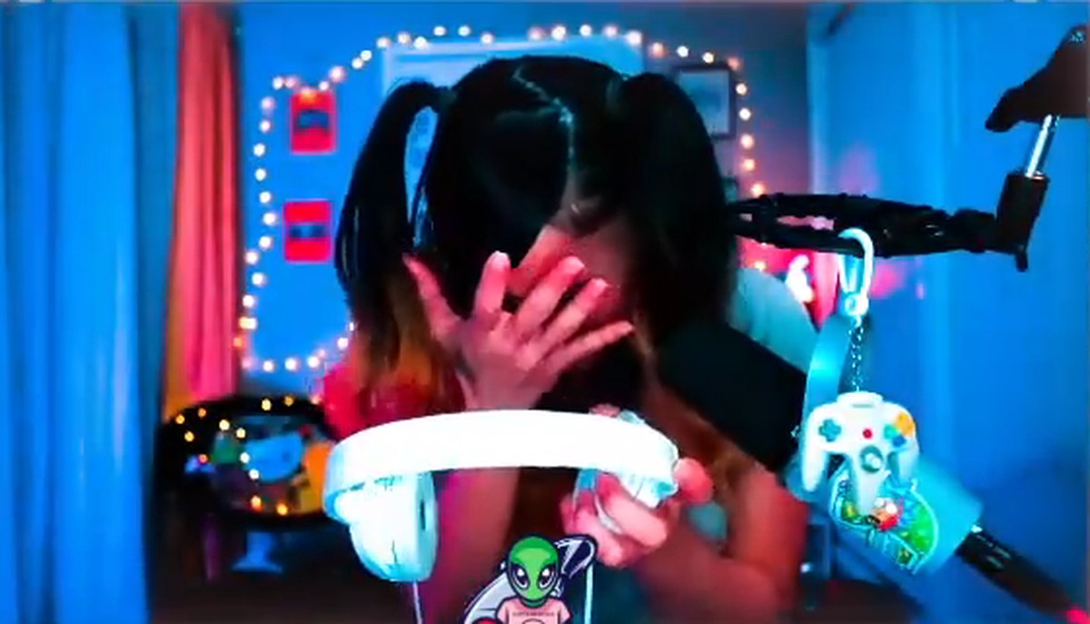 Streamer interrompe live ao ouvir tiroteio em casa; vídeo | streamers | ge