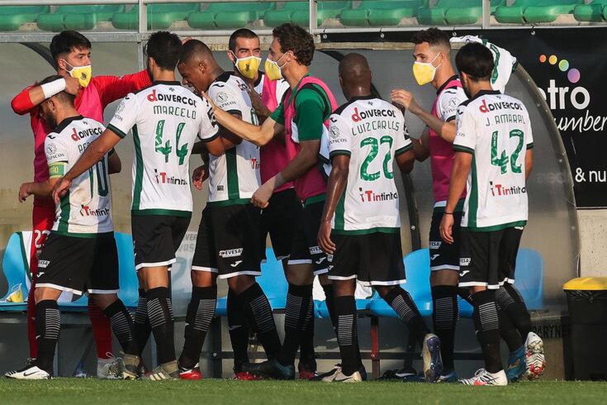 Com dois de Douglas Tanque, Paços de Ferreira vence Tondela no ...