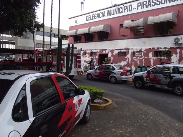 G1 - Preso faz carcereira refém e coloca fogo em colchões em ... G1 - Preso faz carcereira refém e coloca fogo em colchões em ...