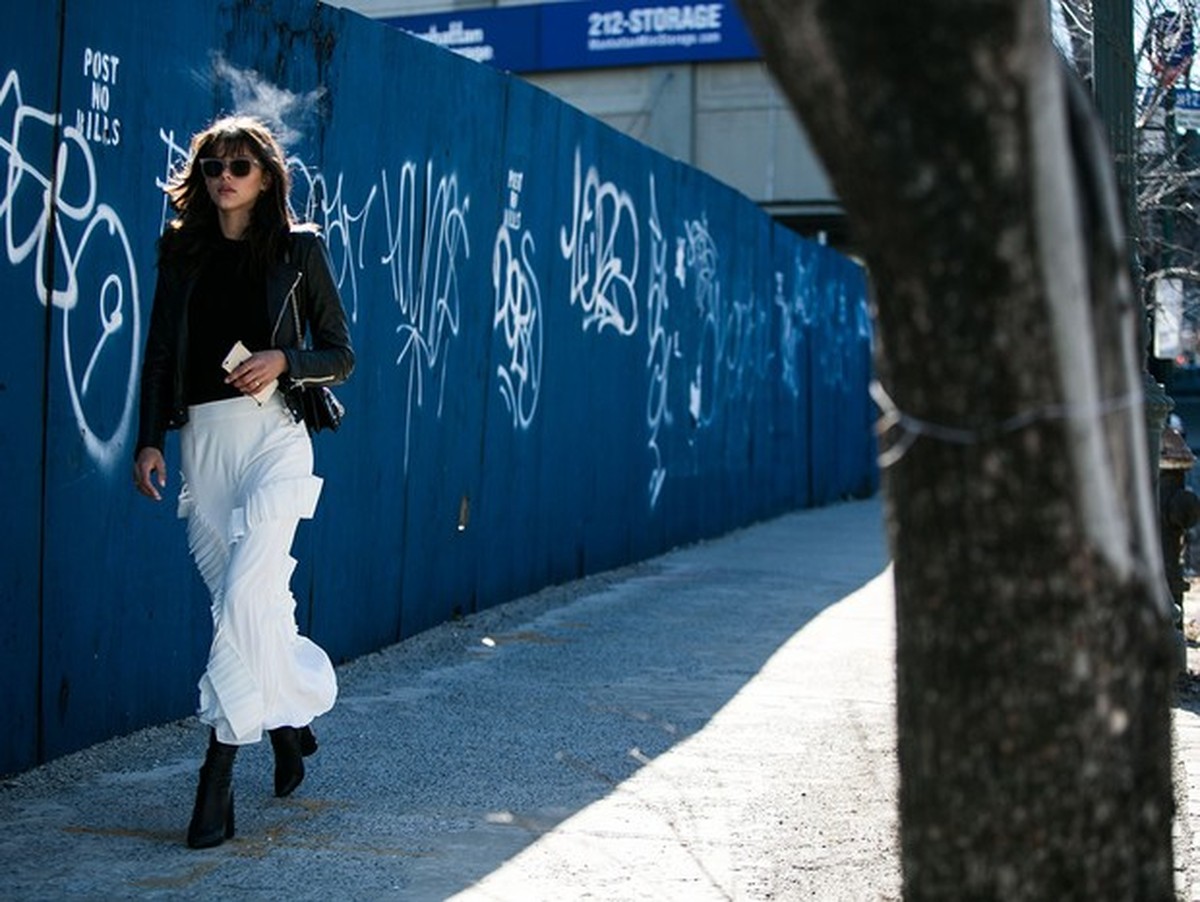 Street style: looks neutros (mas zero óbvios!) no dia mais frio do ...