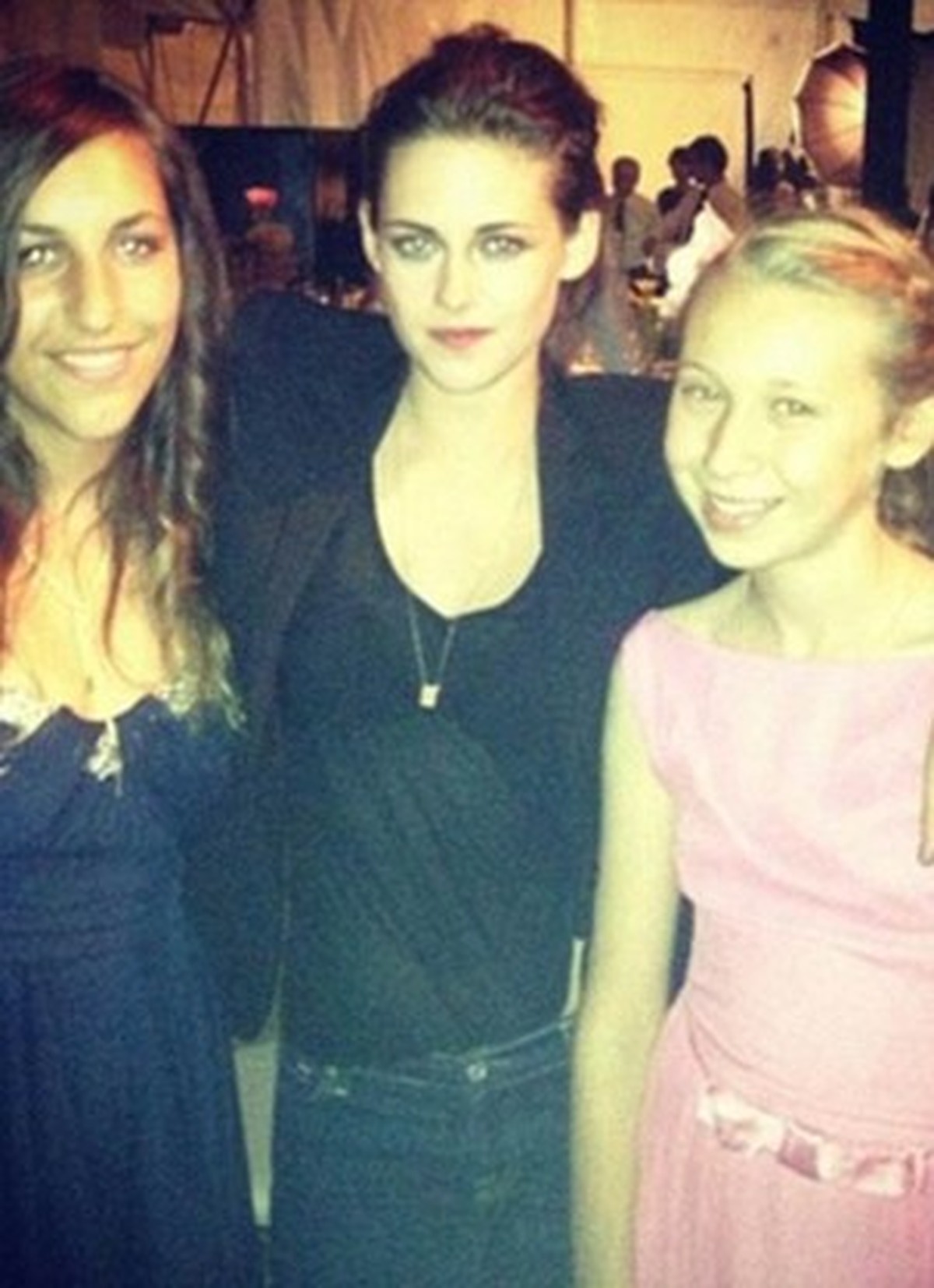 Atriz mais bem paga de Hollywood, Kristen Stewart usa calça jeans em ...