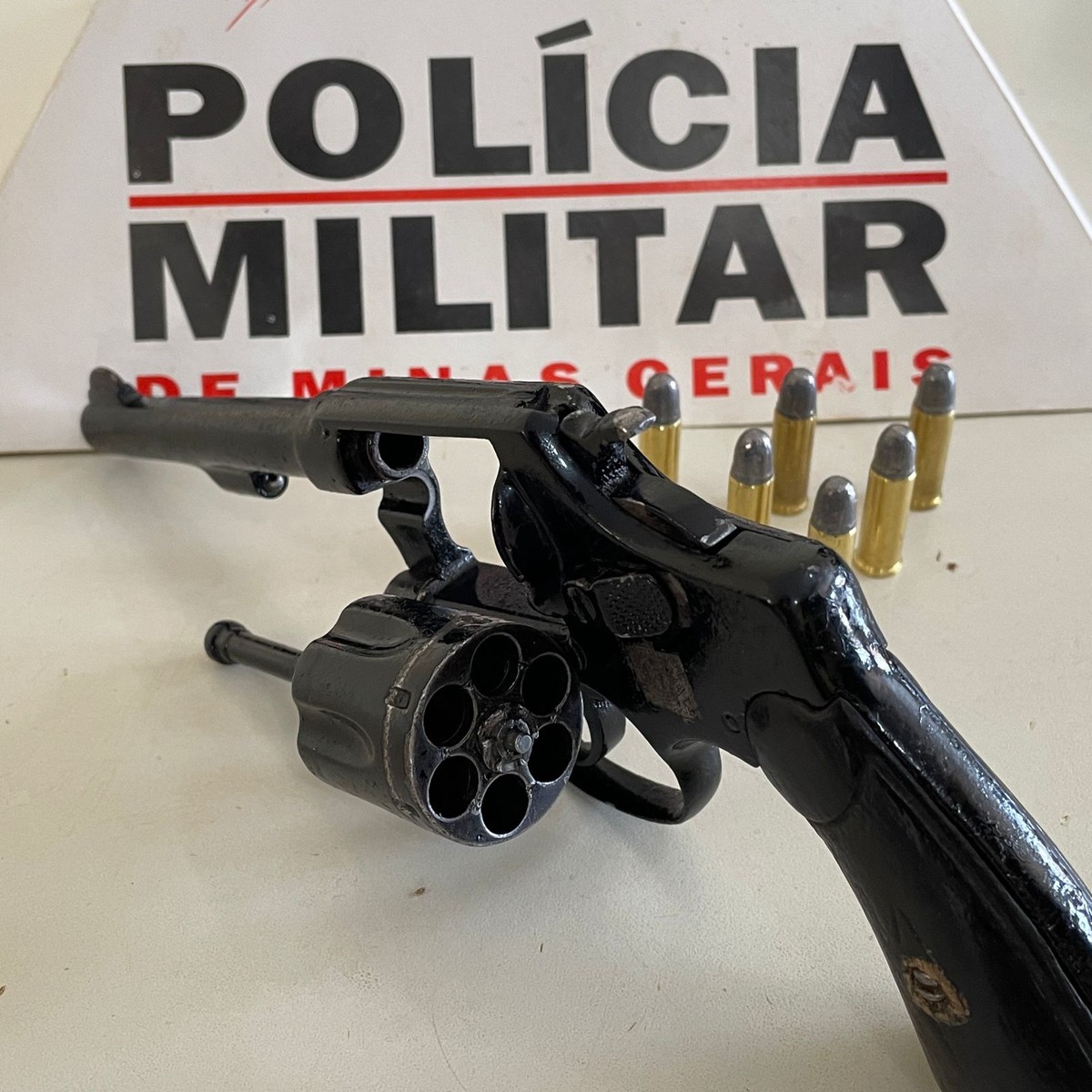 Homem é preso com revólver em Rio Vermelho; ele é suspeito de planejar ...