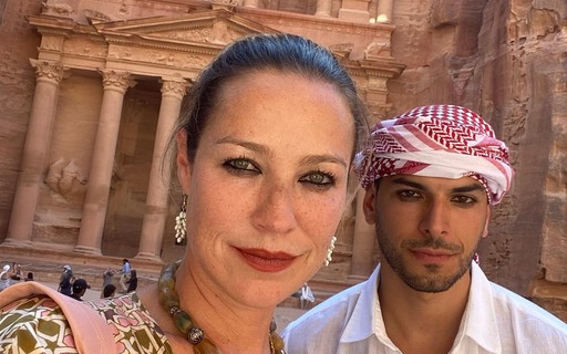 Em Petra, Luana Piovani posa em pontos turísticos com o namorado ...