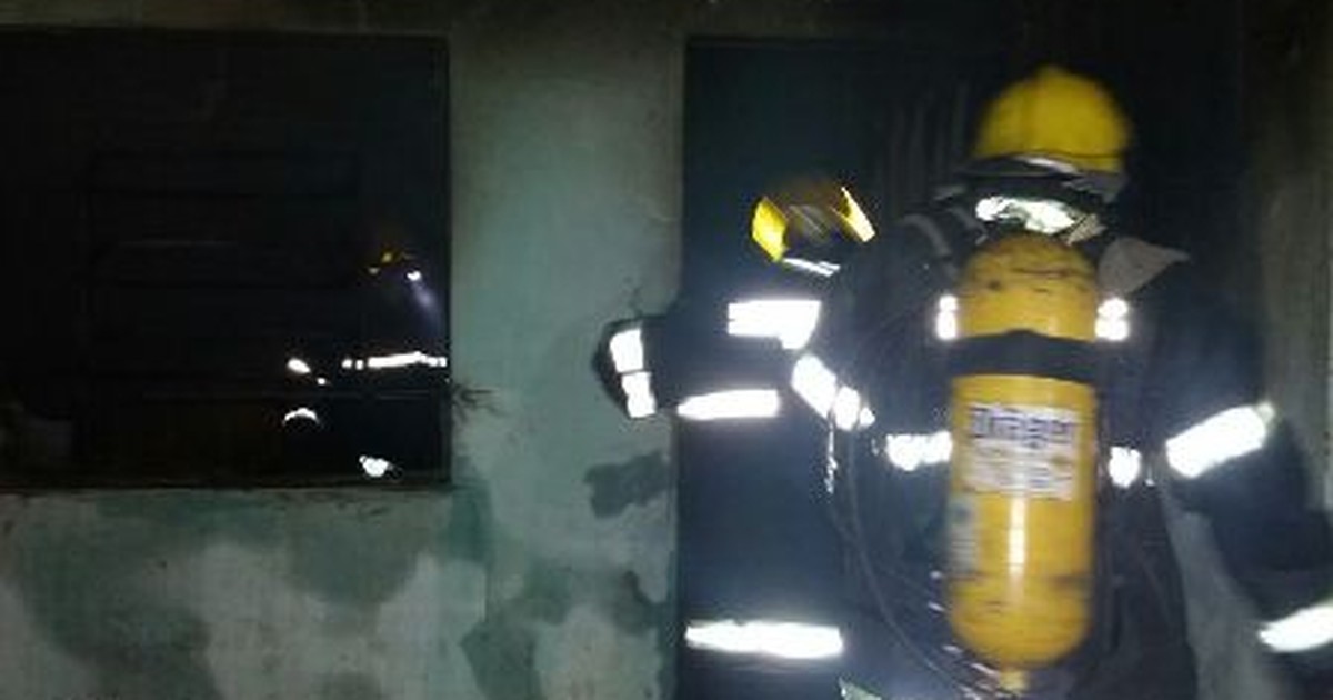 G1 - Homem incendeia casa após brigar com a mulher em Montes Claros ... G1 - Homem incendeia casa após brigar com a mulher em Montes Claros ...