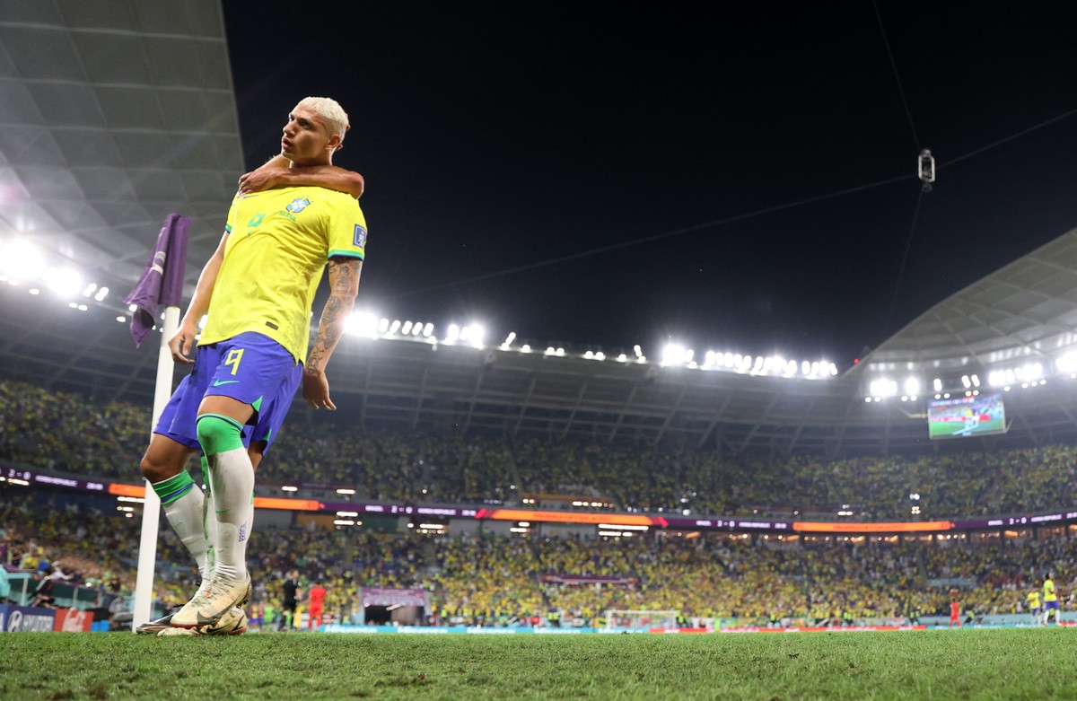Artilheiro no Catar, Richarlison mira pódio entre camisas 9 do Brasil ...
