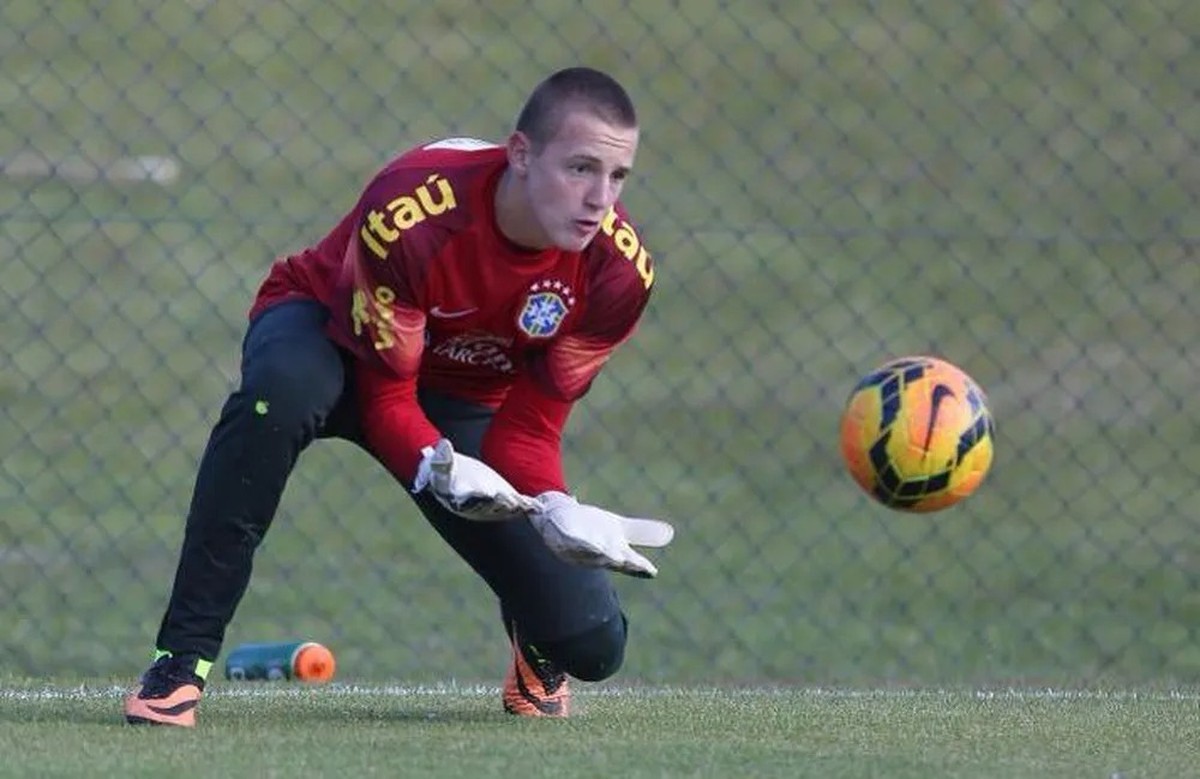 Taubaté acerta contratação do goleiro Juliano, ex-Tupynambás | taubaté | ge