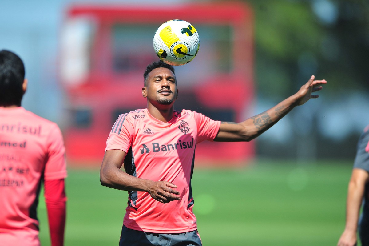 Inter acerta detalhes da venda de Edenilson para o Atlético-MG: "Bem encaminhado" | futebol | ge