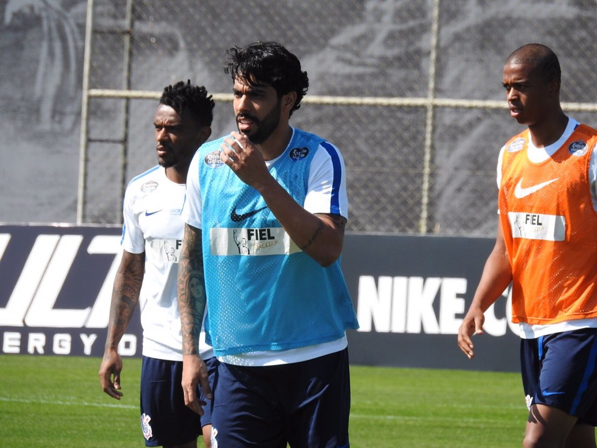 Vilson treina com bola após cinco meses e mostra evolução no ...