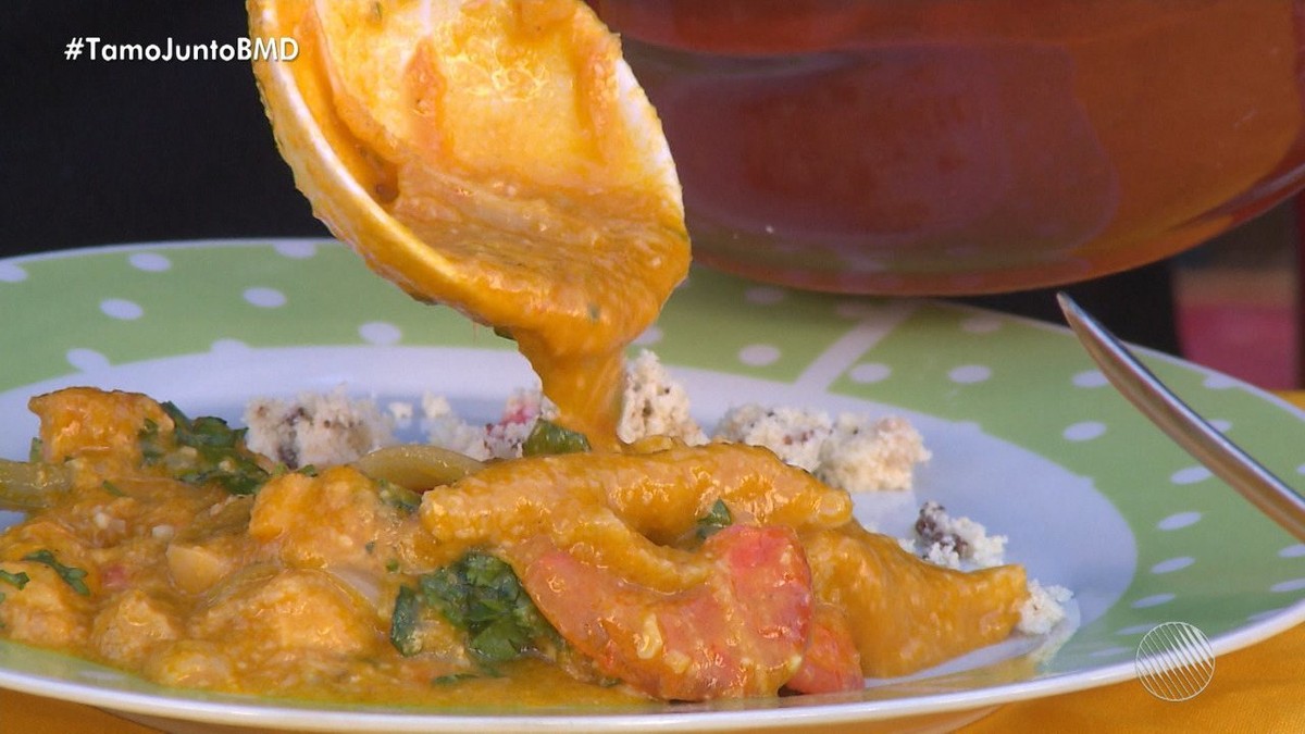 Panela de Bairro ensina a fazer moqueca de bucho com farofa crocante ...