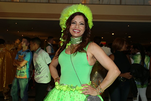 EGO - Aos 51 anos, Isadora Ribeiro aparece bem 'diferentona' no ...