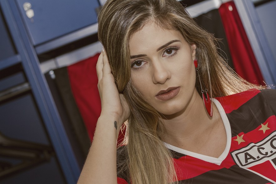 GALERIA: confira o ensaio de Christina Carvalho, musa do Atlético-GO ...