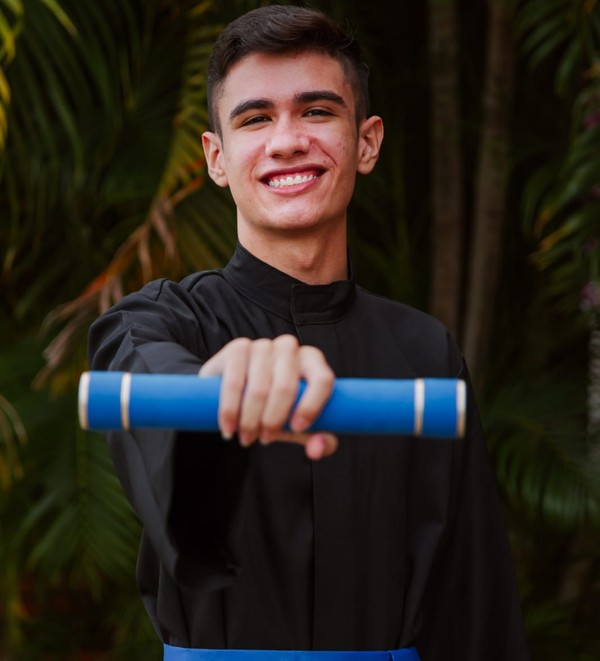 Estudante do Sertão ganha bolsa de estudos para universidade na Espanha