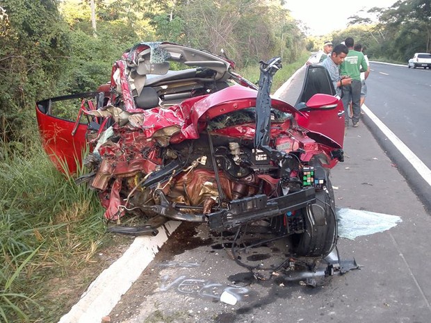 G1 - Colisão frontal entre dois carros deixa dois mortos na BR-343 ...