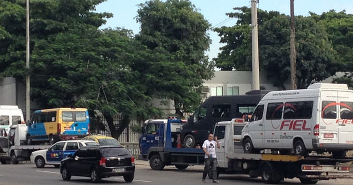 G1 - Prefeitura do Rio faz operação para coibir o uso de película em ...