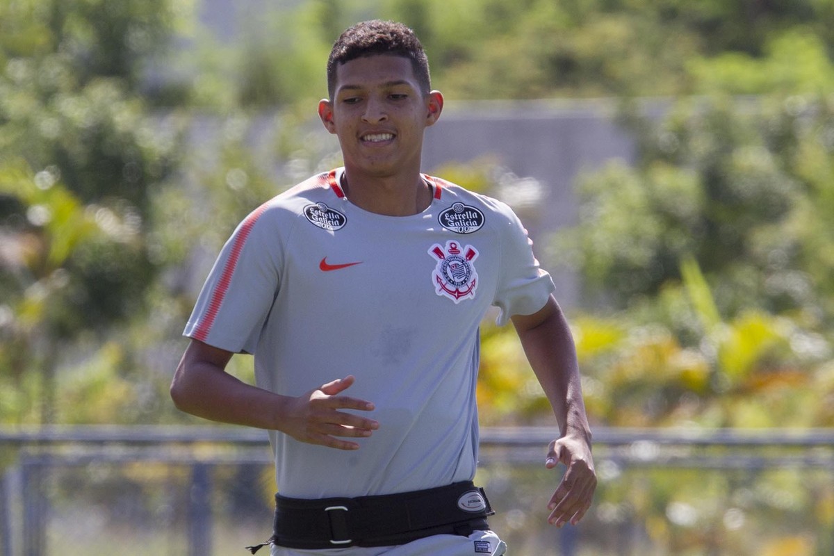 Matheus Matias completa um mês de Corinthians e deve estrear no banco ...