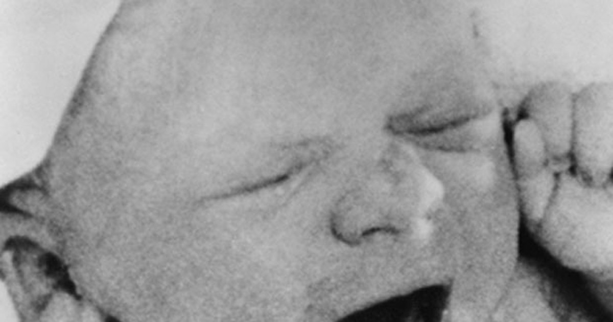 G1 - Primeira bebê de proveta está 'encantada' com Nobel para Edwards ...