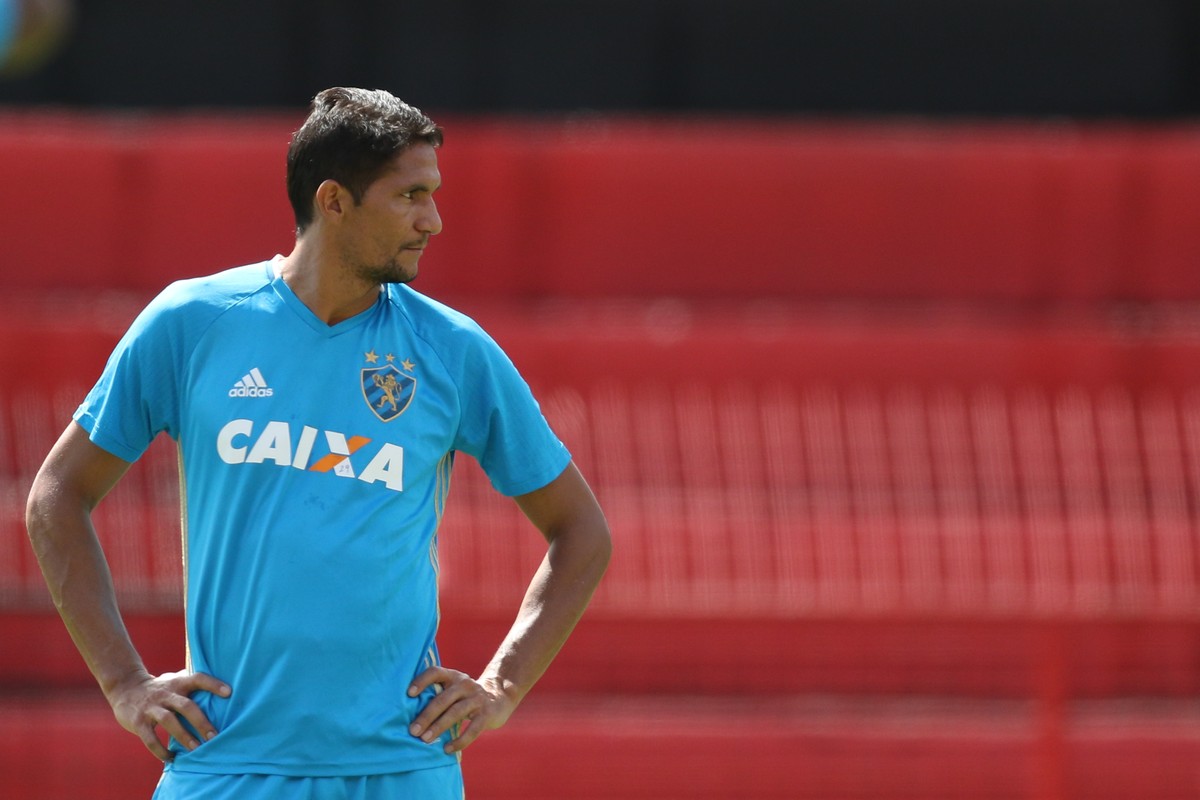 Titular no Sport após quatro meses, Durval é endossado por técnico ...