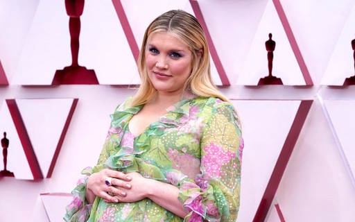 Após revelar gravidez no red carpet, Emerald Fennell leva Oscar de ...