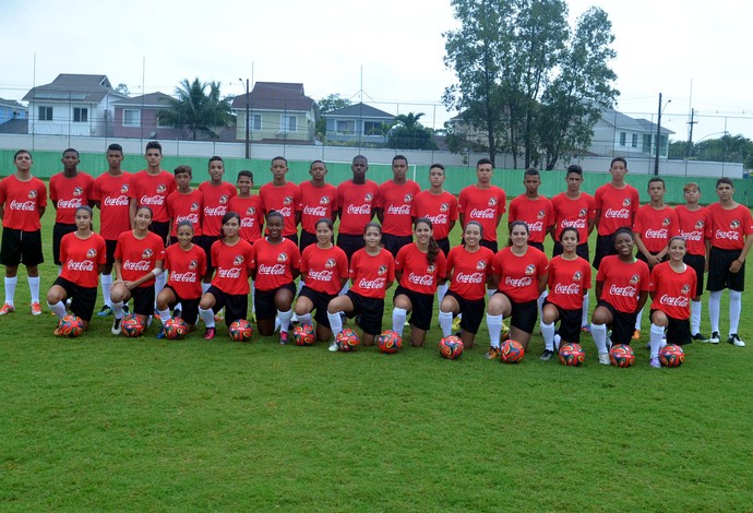 Dia de gandula: jovens sonham com a Copa e por proximidade com ídolos ...