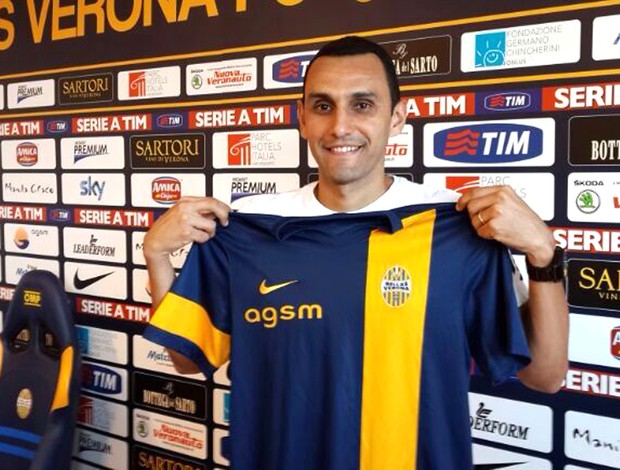 Ex-Galo, Rafael Marques chega ao Verona e conhece a cidade italiana com ...