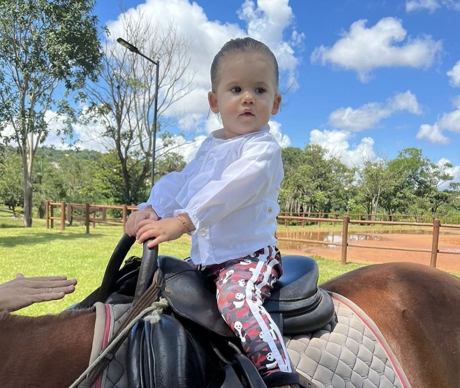 Virginia Fonseca mostra Maria Alice fazendo hipismo: "A postura da gata ...