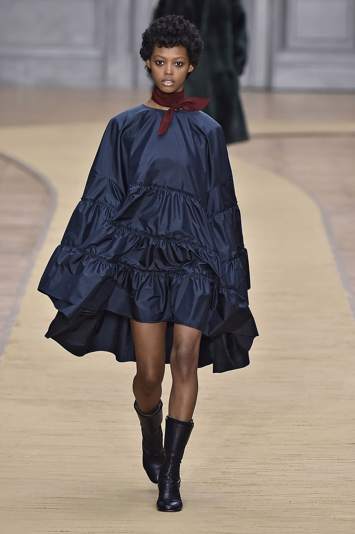 Rainha do boho contemporâneo, Chloé traz inverno 2017 esperto e ...