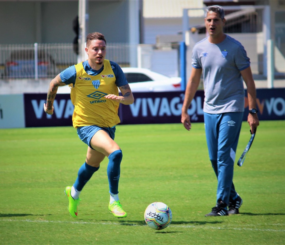 Adryan passa por artroscopia no joelho após sentir lesão em treino do ...