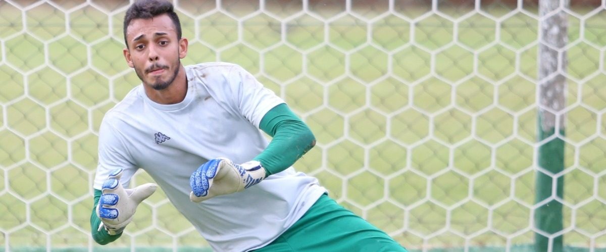 Com fratura no dedo, goleiro Lucas Cardoso desfalca o Guarani no início ...