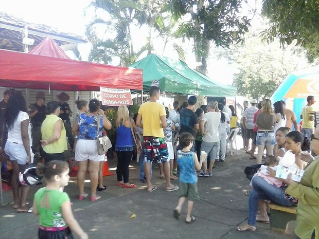 G1 - 'Integração Bairro' oferece serviços gratuitos no Esplanada em ...